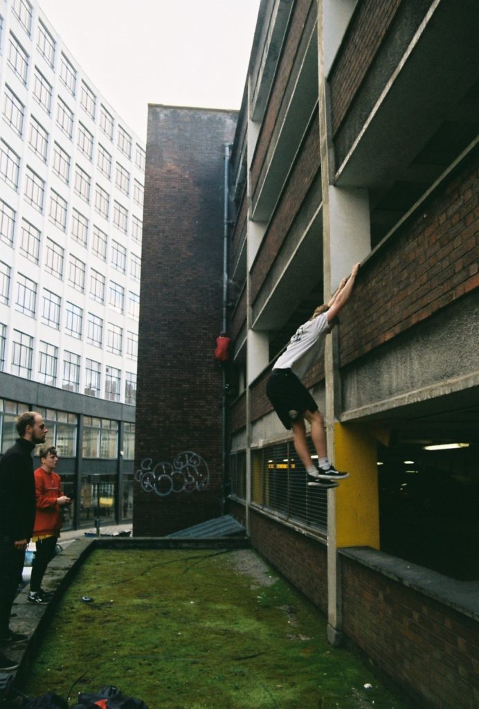 Fifth Unit, Four Stories Down - MÜV