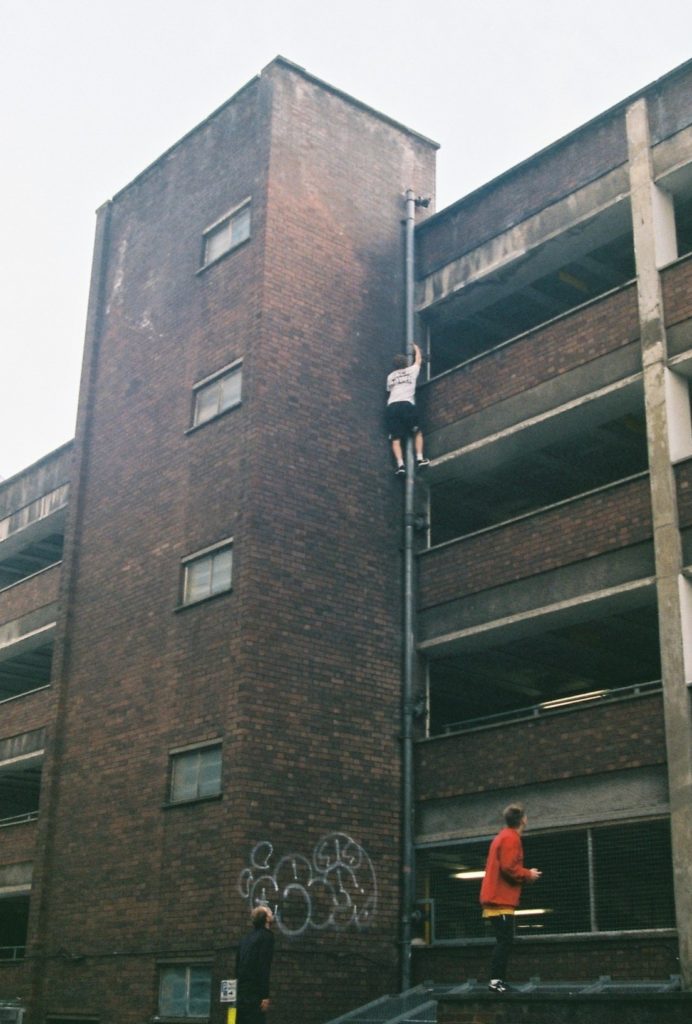 Fifth Unit, Four Stories Down - MÜV
